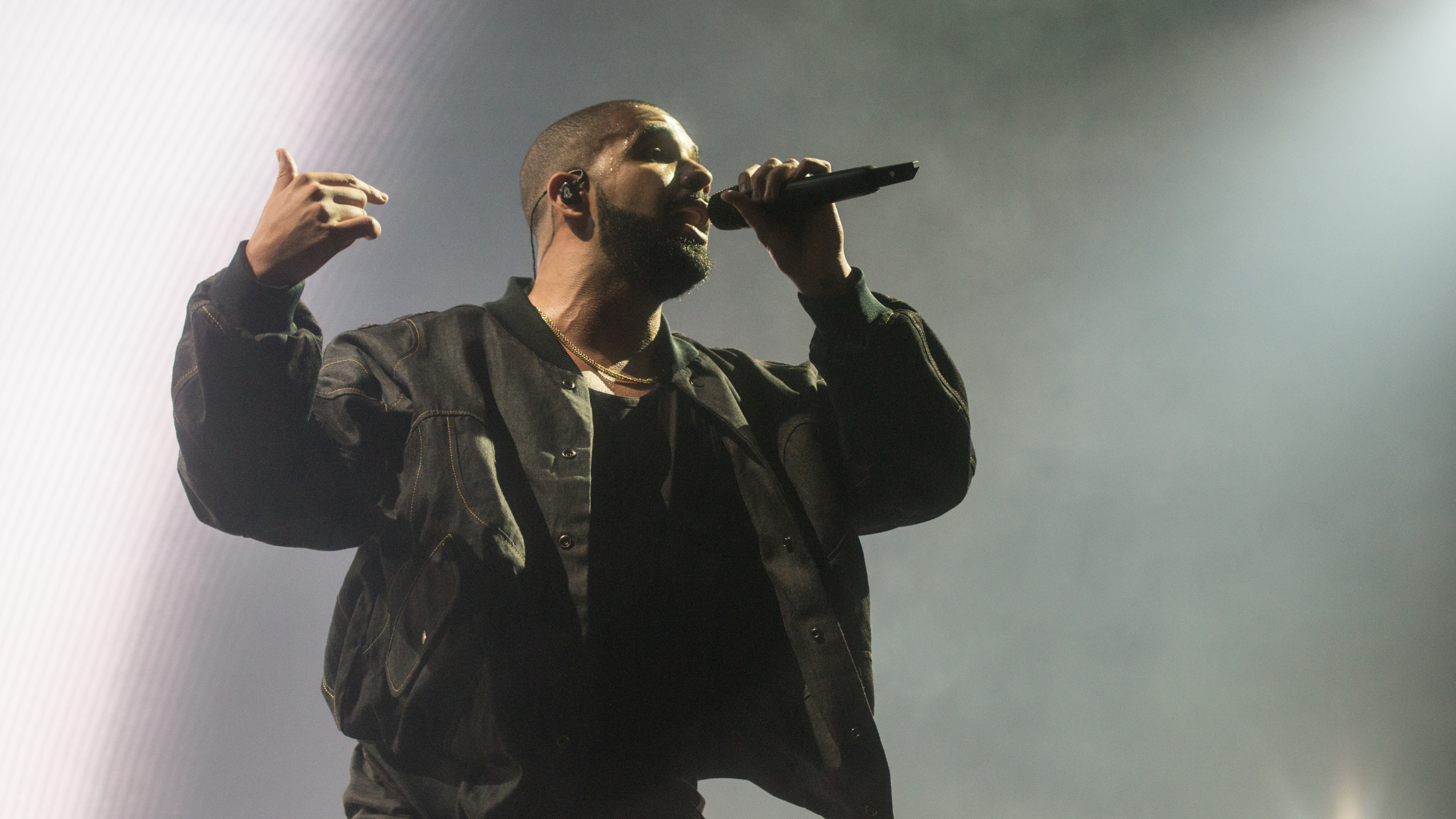 Drake sued over 'Members Only' t-shirts